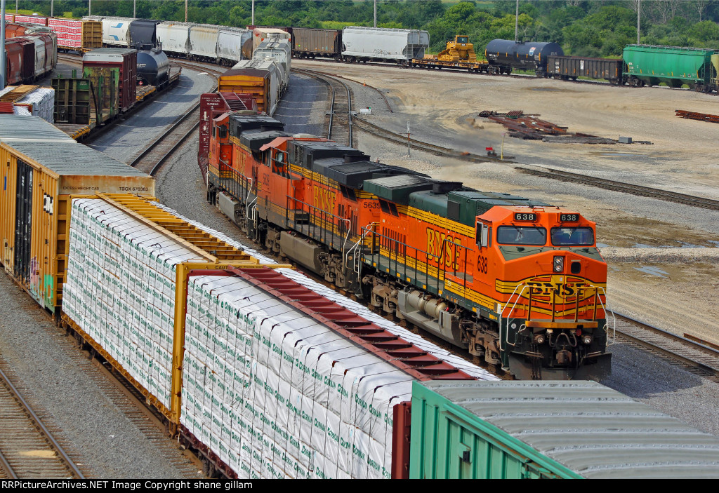 BNSF 638 Leads a freight into Galesburg!